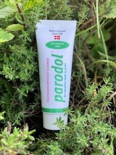 Køb tandpasta GRØN Parodol uden slibemiddel og parabener her